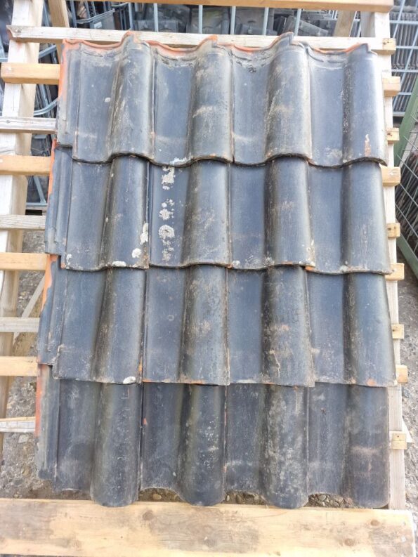 De Valk groot Romaanse dakpan mat zwart verglaasd - Traditec B.V.