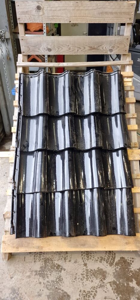 Monier nieuwe Hollander dakpan zwart verglaasd - Traditec B.V.