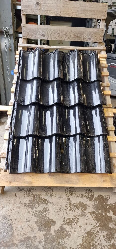 Monier nieuwe Hollander dakpan zwart verglaasd - Traditec B.V.