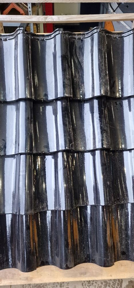 Monier nieuwe Hollander dakpan zwart verglaasd - Traditec B.V.